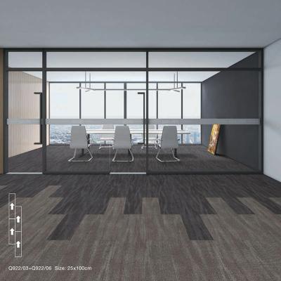 Cina Piastrelle per tappeti commerciali con design moderno e supporto impermeabile in vendita
