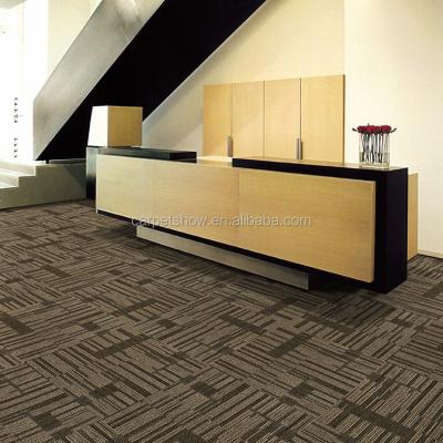Cina 50*50cm Tufted Moderno Office PP Carpet Tile con bellissimo colore in vendita