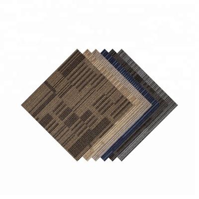 China 520 g/m2 Peso da pilha Chapas de tapete para salas comerciais com suporte de PVC e superfície de PP à venda
