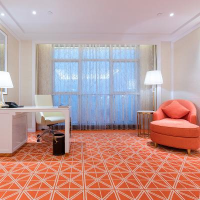 China Op maat gemaakte brandwerend luxe hotel tapijt in paars nylon voor woonkamer Te koop