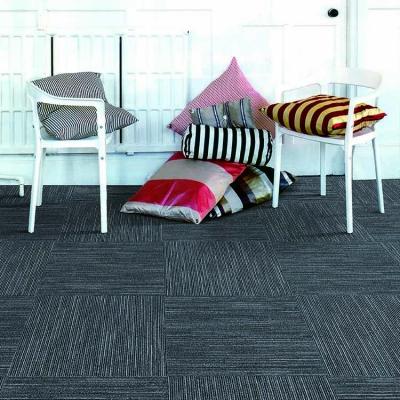 Cina 2.5/4.0 mm Altezza della pila Piastrelle di tappeto in nylon PP con supporto bitumino da At Affordable in vendita