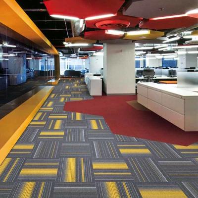 China Tejas de alfombras comerciales para pisos de oficinas con soporte de nylon y betún de pila media en venta