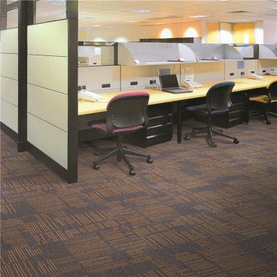 China Commercial Cut Pile Nylon Carpet Tile Square Striped Pattern para escritórios e quartos de hotel à venda
