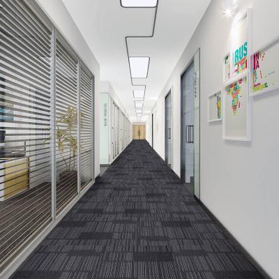 China Commercial Cut Pile Nylon Carpet Tile Square Striped Pattern para escritórios e quartos de hotel à venda