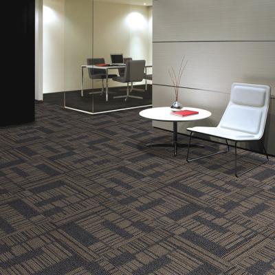 China Commercial Cut Pile Nylon Carpet Tile Square Striped Pattern para escritórios e quartos de hotel à venda