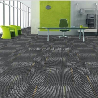 Cina 100*100 cm piastrelle modulari in nylon per ufficio con altezza di 4,5 mm per spazi commerciali in vendita