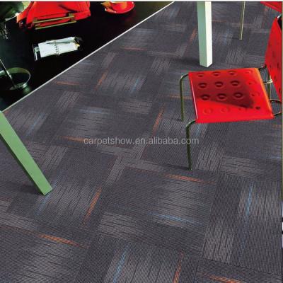 Cina 100*100 cm piastrelle modulari in nylon per ufficio con altezza di 4,5 mm per spazi commerciali in vendita