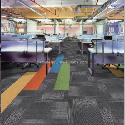 Cina 100*100 cm piastrelle modulari in nylon per ufficio con altezza di 4,5 mm per spazi commerciali in vendita