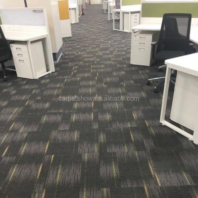 Cina 100*100 cm piastrelle modulari in nylon per ufficio con altezza di 4,5 mm per spazi commerciali in vendita