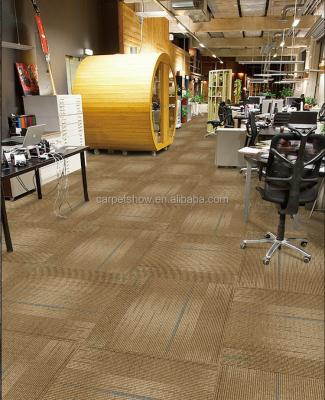 China 5.0mm Espessura total Chapa de piso de padrão de madeira feita de material de nylon para áreas quadradas à venda