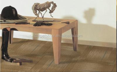 China 5.0mm Espessura total Chapa de piso de padrão de madeira feita de material de nylon para áreas quadradas à venda