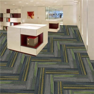 China Chapa comercial de 100% Nylon 25cmx100cm para uso decorativo do chão do quarto do hotel à venda
