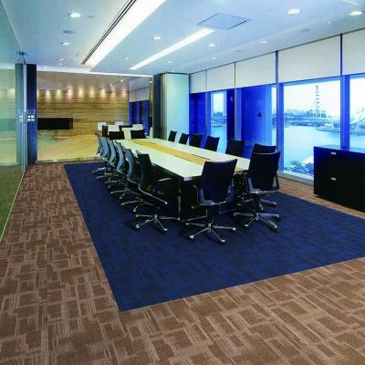 Cina Carpetto di piastrelle di colore viola non tessuto, di forma commerciale e quadrata, con bellissimo disegno in vendita
