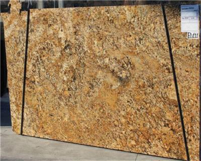 Cina Lastre del controsoffitto/granito delle mattonelle del granito dell'oro del Brasile per i controsoffitti della cucina in vendita