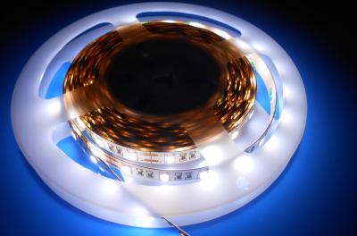 Cina La luce di striscia di Dimmable il LED 5730, alta luminosità 12v ha condotto la luce di striscia in vendita