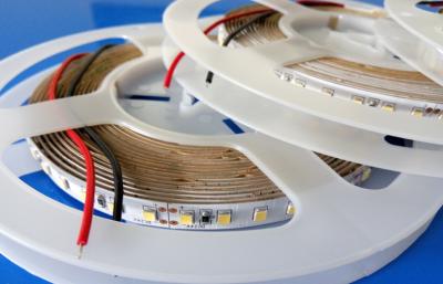Cina Illuminazione dell'interno flessibile del bordo bianco della striscia del risparmio energetico LED in vendita