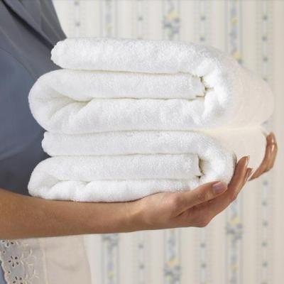 China Anti bacterial and thick white microfiber bath towel with super absorbent quality for hotel and home for sale