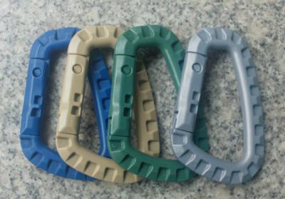 Cina Forme improvvisa di plastica verde 85 * 56mm dell'osso su misura Carabiners del gancio dell'esercito grande in vendita