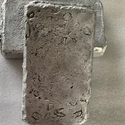 Cina AlLa5 AlLa10 AlLa20 AlLa30 Metalli delle terre rare Aluminio Lantanum Master Alloy Ingot AlLa Alloy in vendita