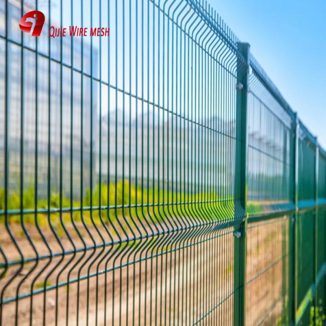 curved mesh fence