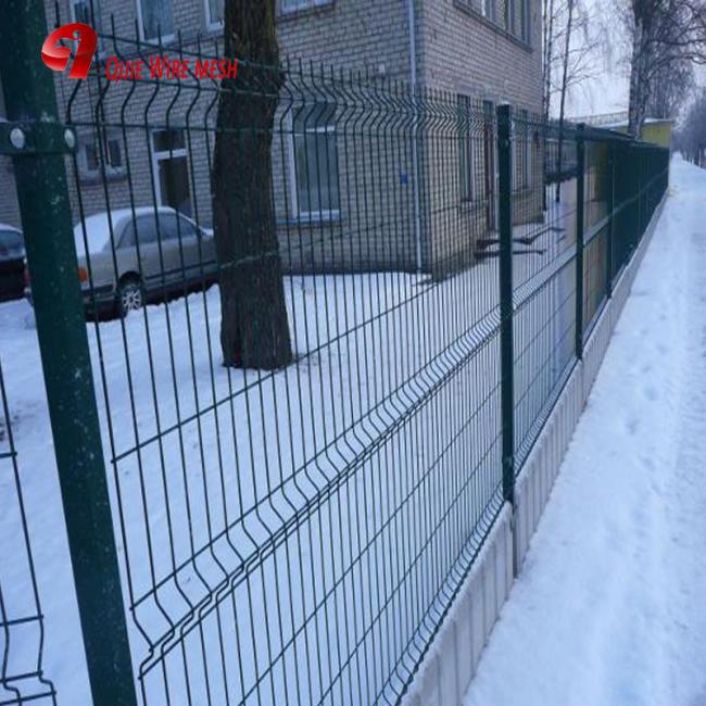 curved mesh fence
