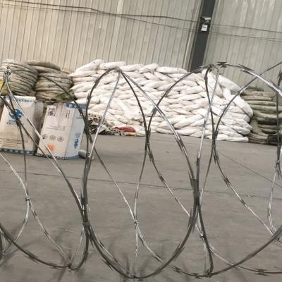 Cina Bto-22 Galvanizzato a caldo Concertina Razor Barbed Wire in vendita