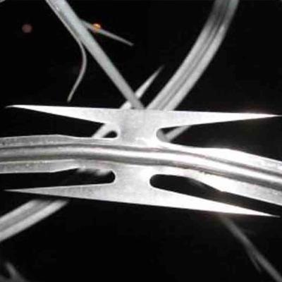 Cina Acciaio inossidabile rivestito in PVC Concertina Razor Wire Bto-22 Cbt-65 Galvanizzato in vendita
