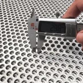 Cina Factory Wholesales Perforated Metal Sheet Iron Galvanized Round Hole Mesh For Screen Or Filter in vendita