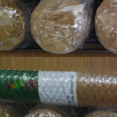 Cina 3 mm Griglia esagonale per animali da allevamento con fori esagonali per polli, anatre, oche in vendita