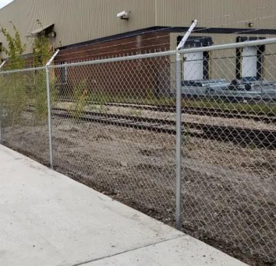 Cina Factory Supply High Quality Chain Link Fence for Garden, Airport, Football in vendita