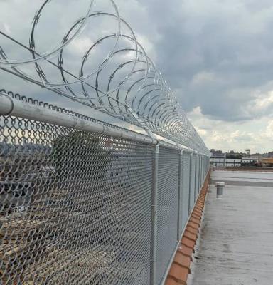 Cina Black Chain Link Fence 6FT Galvanized Chain-Link Fence Price in India in vendita