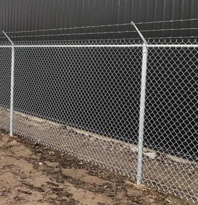 Cina Galvanized Chain Link Fence Diamond Shape Wire Mesh Fence in vendita