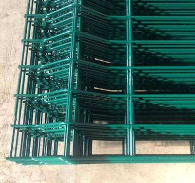 Cina 3D Curved Safety Guardrail Panel Welding Wire Mesh Metal Fence Panel in vendita