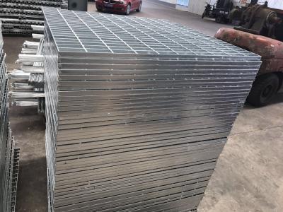 Cina Galvanized Steel Grid Price Building Material Press Locked Welded Serrated Bar Steel Grating in vendita