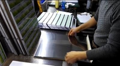 Cina Finitura specchio PVC Carte di laminazione Piastra di acciaio 0,8 mm A3 Dimensione Placca di stampa di carta di plastica in vendita