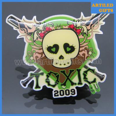 China Skull shape baseball metal pin with blinking LEDs and sports vowing slogan for sale