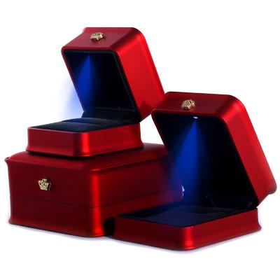 중국 보석 패키지 한홍 주문 고급 왕관 LED 박스 팔찌 목걸이 반지 판매용