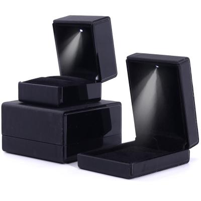 중국 한홍 사용자 지정 로고 가죽 포장용 검은색 핸드메이드 LED 라이트 보석 상자 판매용