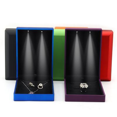 Cina Hanhong Custom Logo Spray Paint Jewelry Packaging Box per orecchini Colletto Anello LED Set in vendita