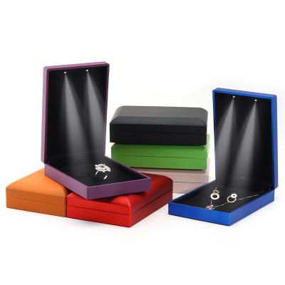 Cina Hanhong Custom Logo Spray Paint Jewelry Packaging Box per orecchini Colletto Anello LED Set in vendita