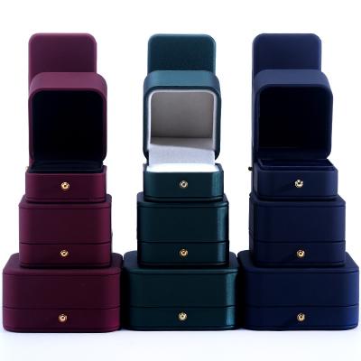 Chine Emballage de bijoux personnalisé Hanhong PU Boîte en cuir pour collier Bracelet Boucles d'oreilles Ring à vendre