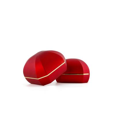 Cina Hanhong Round White Light Luxury Bulb Packaging in velluto di plastica per il braccialetto rosso in vendita