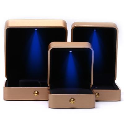 중국 손으로 만든 고급 LED 보석 상자 사용자 지정 플라스틱 스프레이 페인트 사각형 목걸이 반지 판매용
