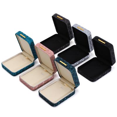 China Hanhong Custom Rounded Corner Moon Pattern Eisenbox für Frauen in schwarzer Mikrofaserhaut zu verkaufen