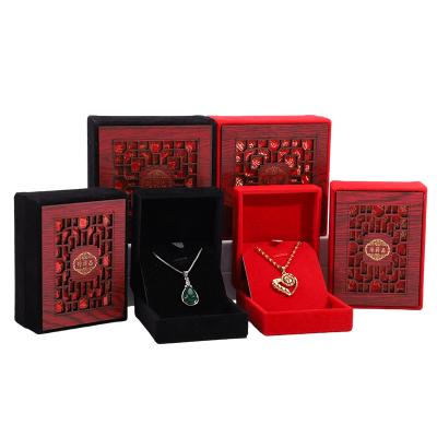 Cina Logo personalizzato colore gioielleria in legno scatola per anelli bracciali con confezione espositiva in vendita