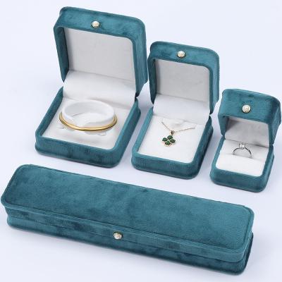 China Groothandel Vervaardiging hoogwaardig fluweel Juwelen verpakking Doos Aangepaste halsketting Armband Oorbellen Ring juwelen set Verpakking groen fluweel juwelen Doos met logo Te koop