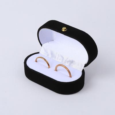 Cina Gioielli di velluto nero personalizzati imballaggio matrimonio fidanzamento doppio anello gioielli di lusso scatola in vendita
