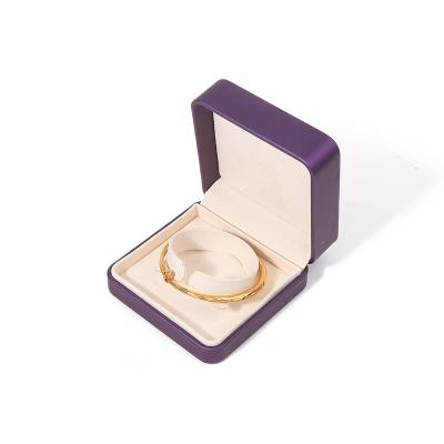 Cina Gioielli di alta qualità confezionamento scatola di lusso personalizzato grande gioielli set scatola collana braccialetto orecchini anello confezionamento a mano quadrato porpora pelle gioielli scatola con logo in vendita