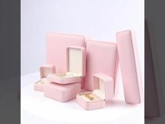 Anpassbare Premium-Pinklederschmuckbox für die Aufbewahrung von Ringen