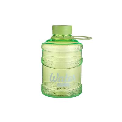Cina Bottiglia di plastica personale alla moda di grande capacità di progettazione 600ml di forma della bottiglia di acqua minerale in vendita